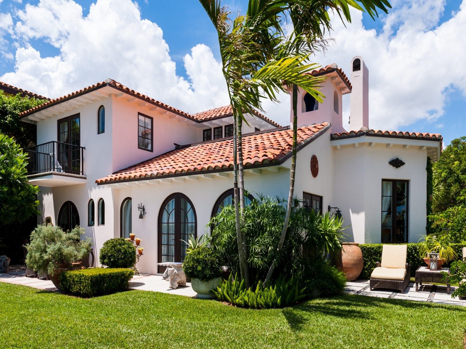14 Fachadas de casas estilo colonial, la N°7 será inolvidable. - GEOCAX